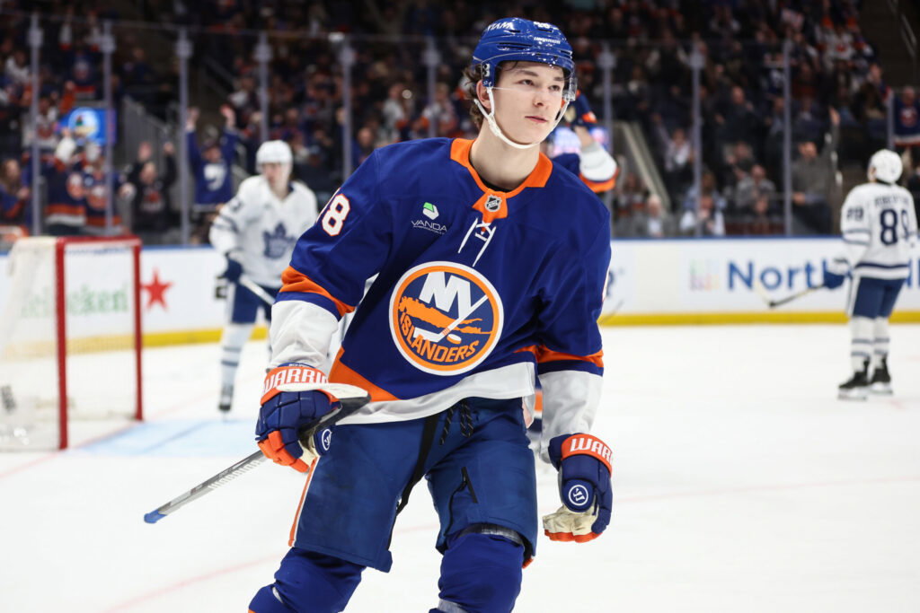 Matthew Schaefer breaks down in tears after surprise Calder Trophy ...