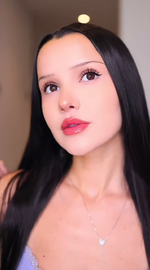 How to achieve a glowing daily makeup look easily