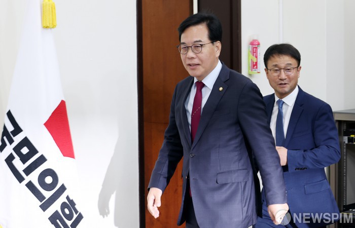송언석 원내대표 예방한 한병도 원내대표