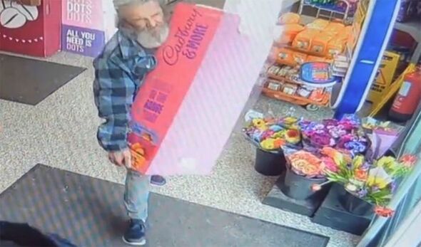 Incredible moment brazen shoplifter steals entire display from shop