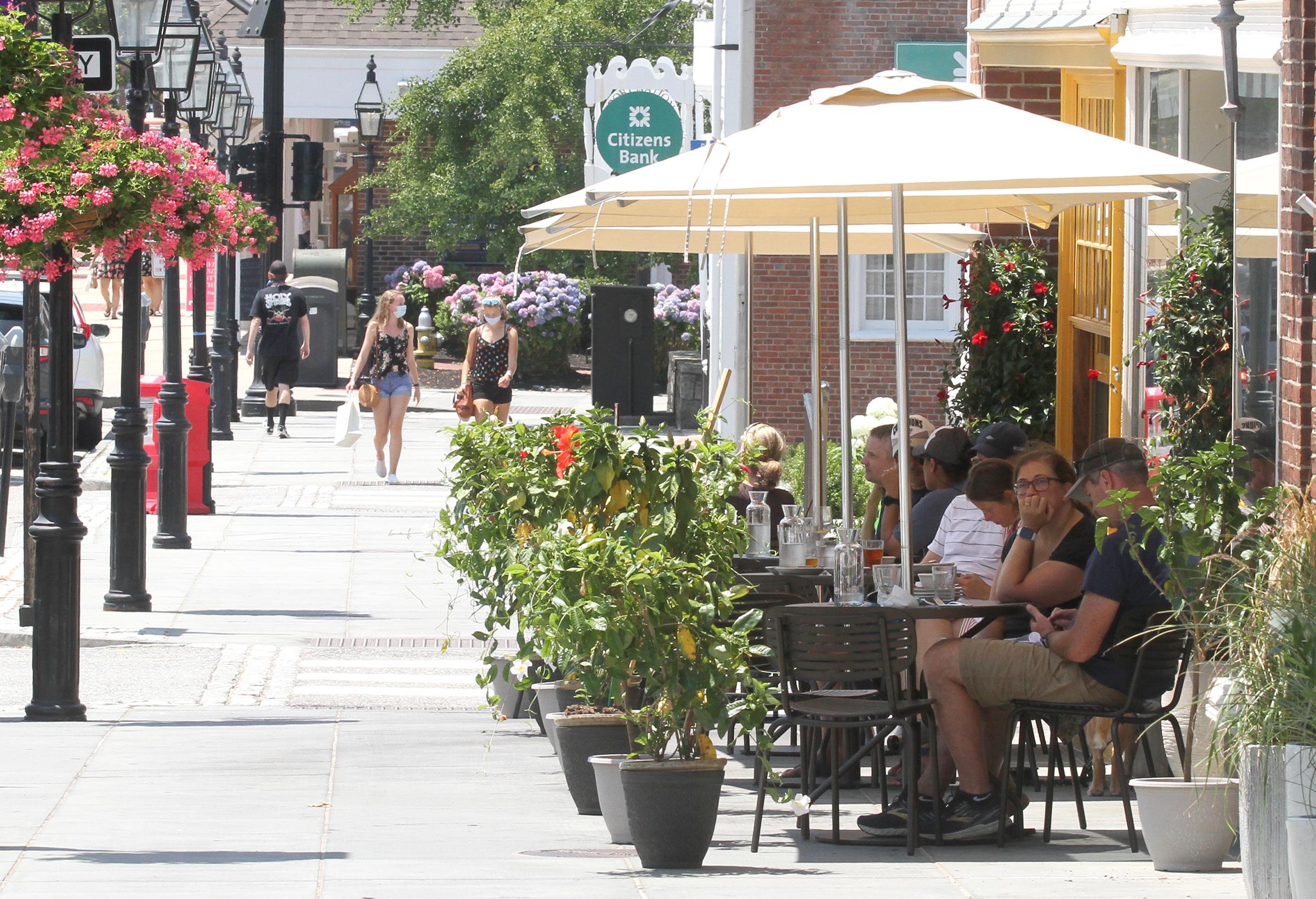 Here are Yelp's top 10 places for outdoor dining in Newport this summer