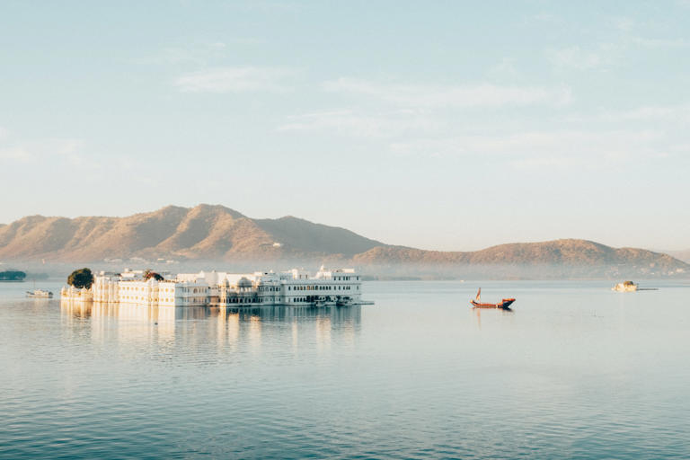 In India, this magnificent white marble palace turned into a hotel has ...