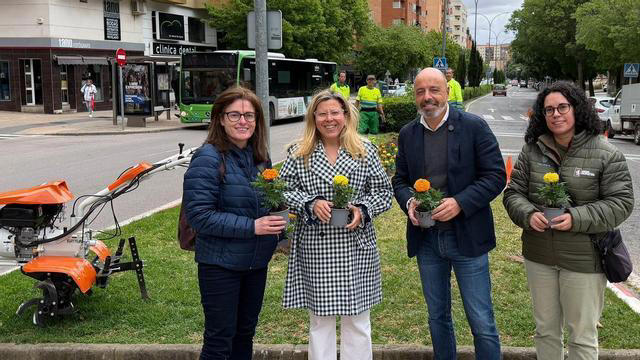 Nueve mil flores de temporada llenan de color los parques y jardines de ...