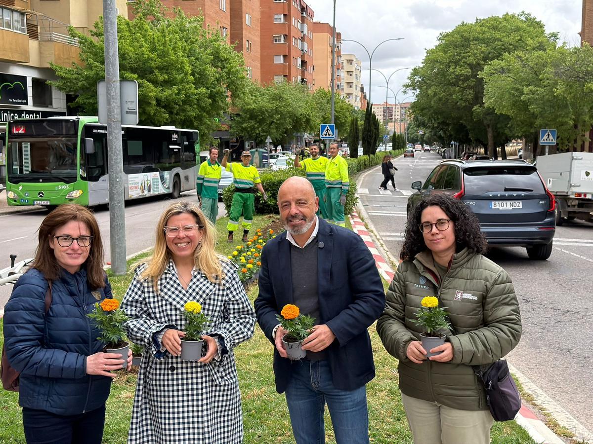 Nueve mil flores de temporada llenan de color los parques y jardines de ...