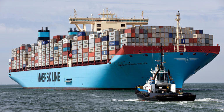 World’s second-largest container carrier avoids Strait of Hormuz again ...