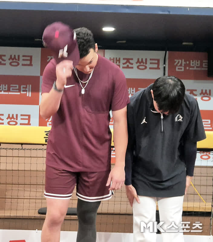 인사하는 로젠버그 [MK포토]