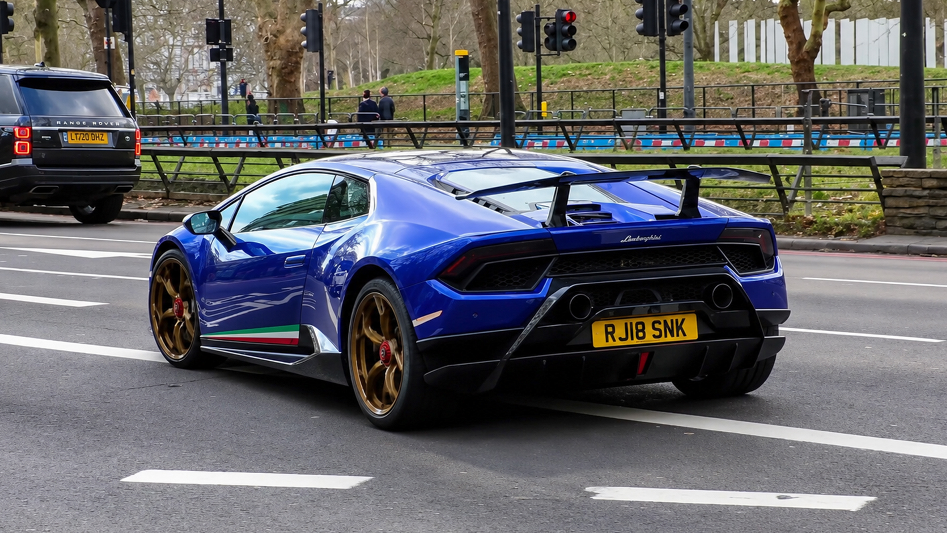 Millionaire drives blue Lamborghini Huracán Performante