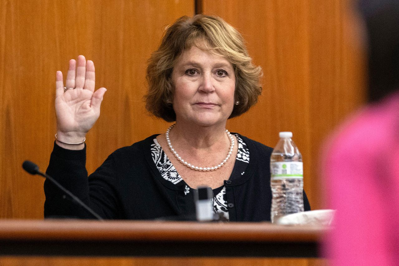 Court clerk Becky Hill’s guilty verdict helped Alex Murdaugh win a new ...