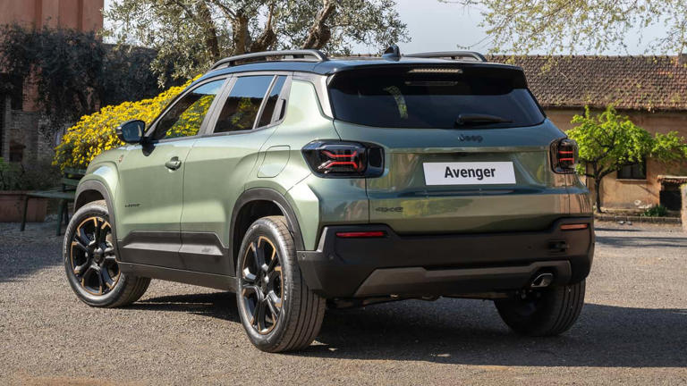 2027 Jeep Avenger gets new gas engine, keeps the manual gearbox