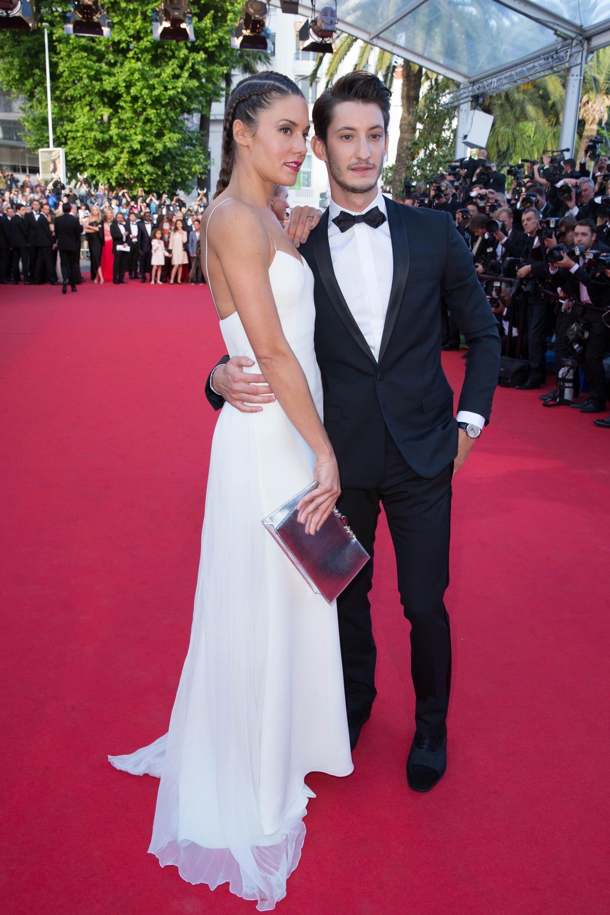Pierre Niney et Natasha Andrews, couple stylé sur la Croisette : leurs ...
