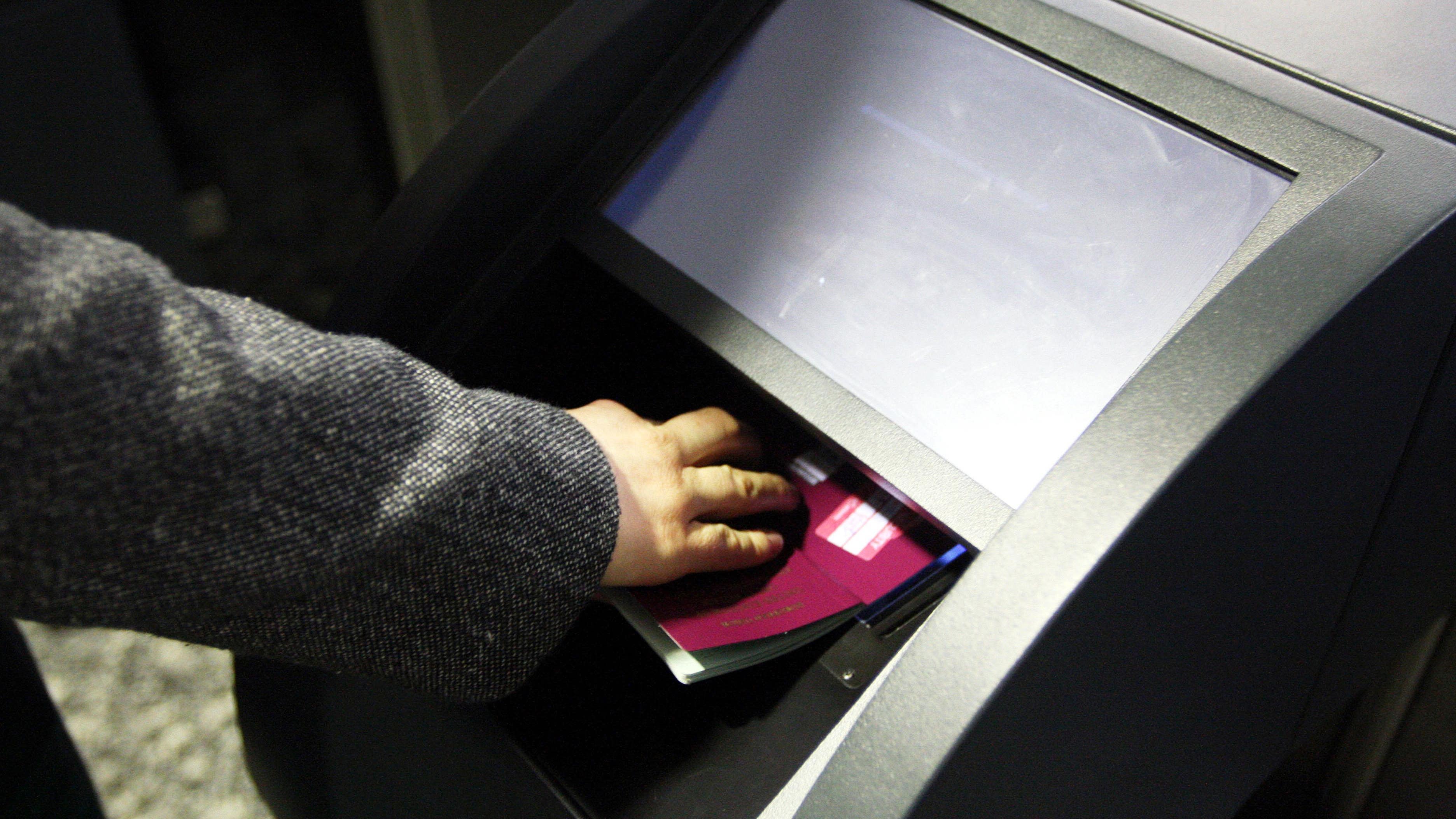 Passport e-gates to be made available to children aged eight and nine