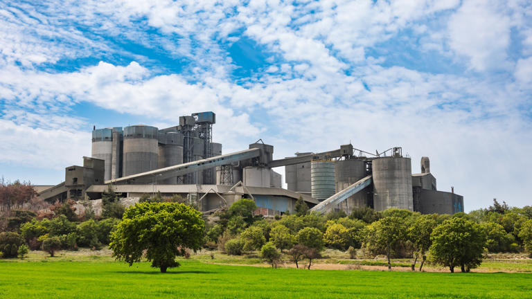 Scientists cut cement CO2 emissions by 98% with new electrochemical process