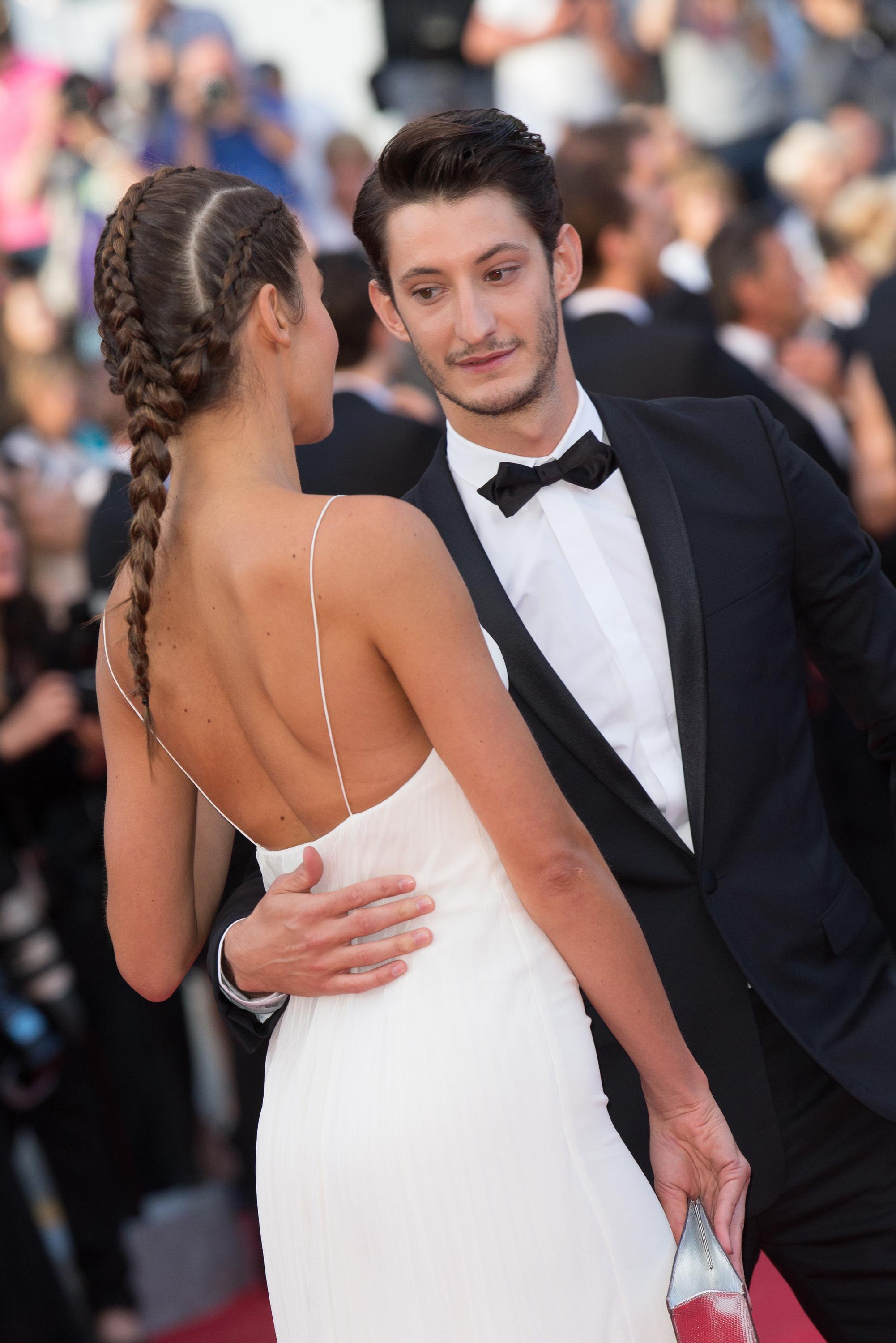 Pierre Niney et Natasha Andrews, couple stylé sur la Croisette : leurs ...