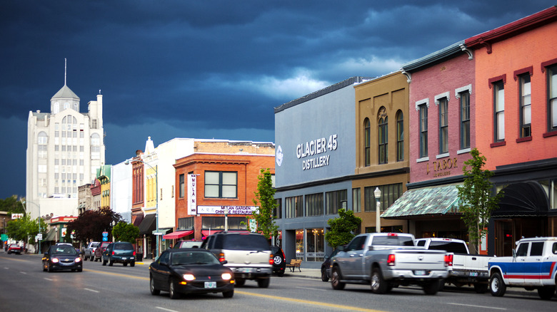 A little Oregon city surrounded in mountains and canyons is an ...