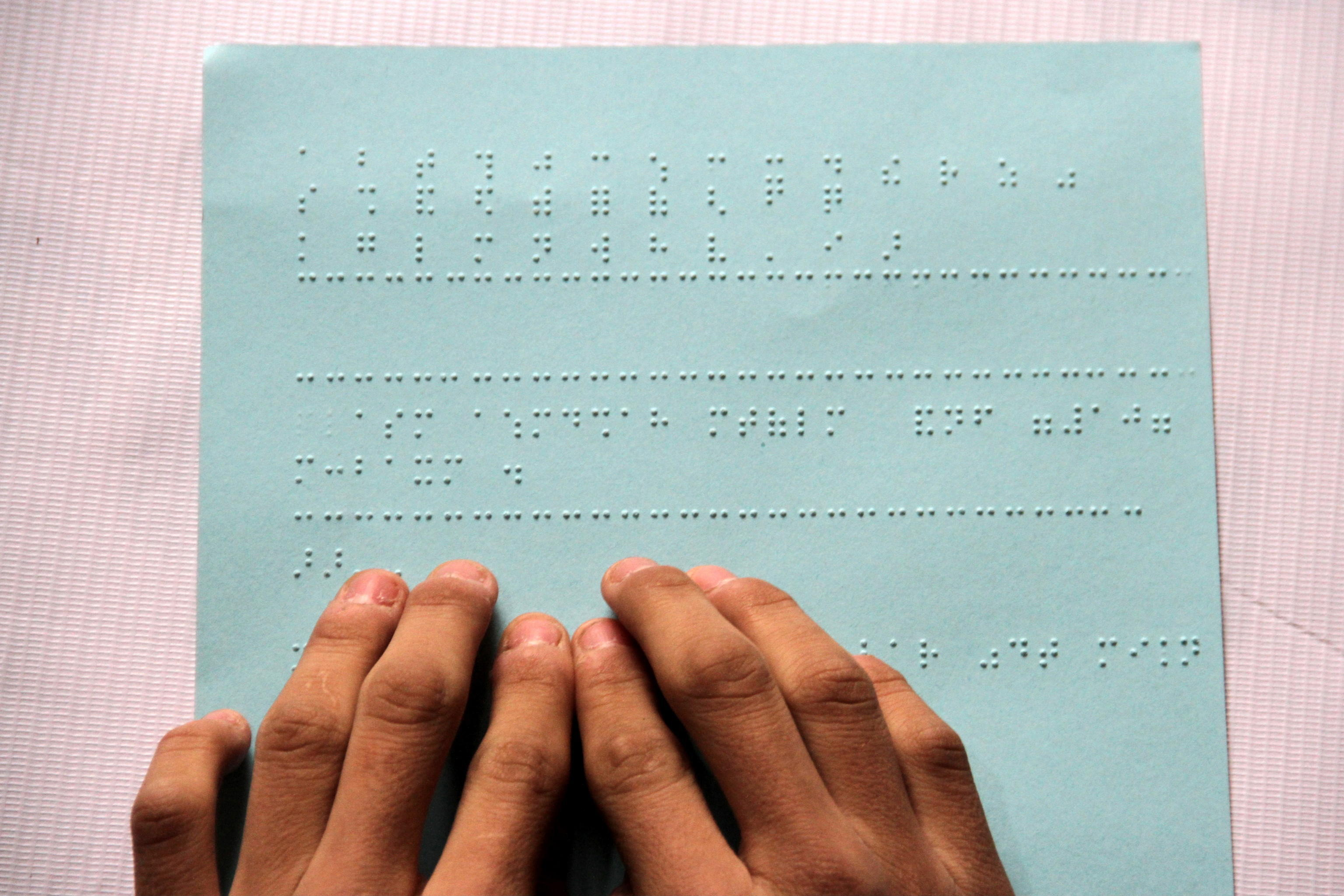 L'IA dà voce alle immagini nei libri per persone cieche o ipovedenti