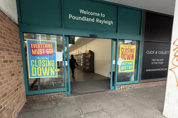 'Everything must go' as discount store in south Essex announces closure