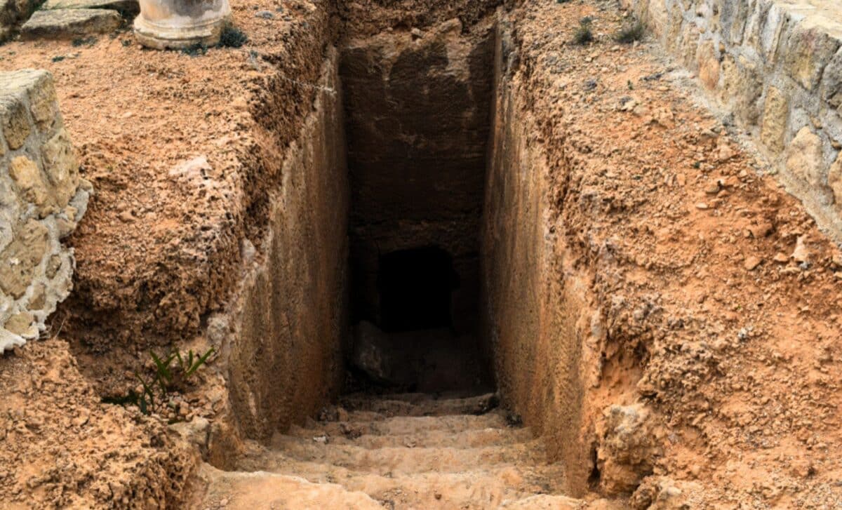 Archaeologists found 24 skeletons beneath a hotel garden that guests ...