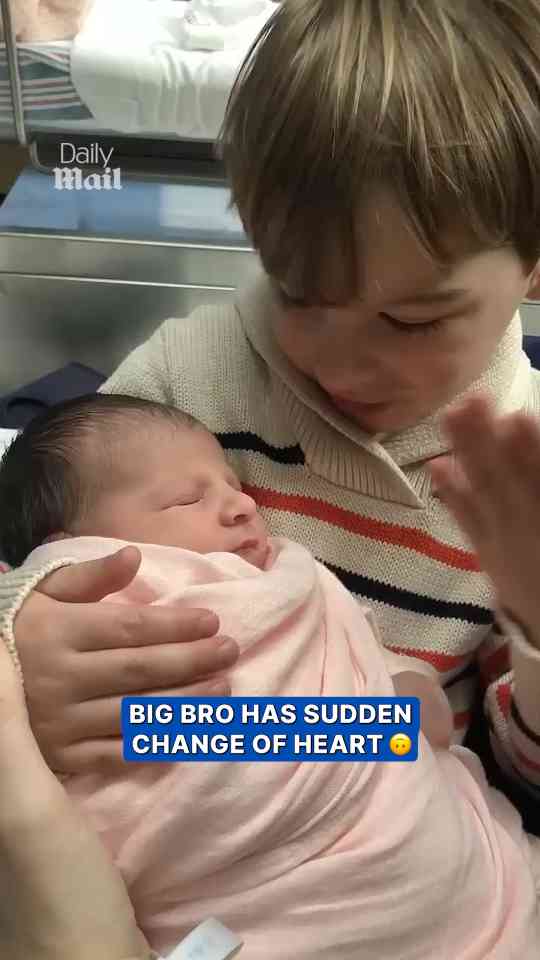 Big brother changes his mind after meeting new baby sibling