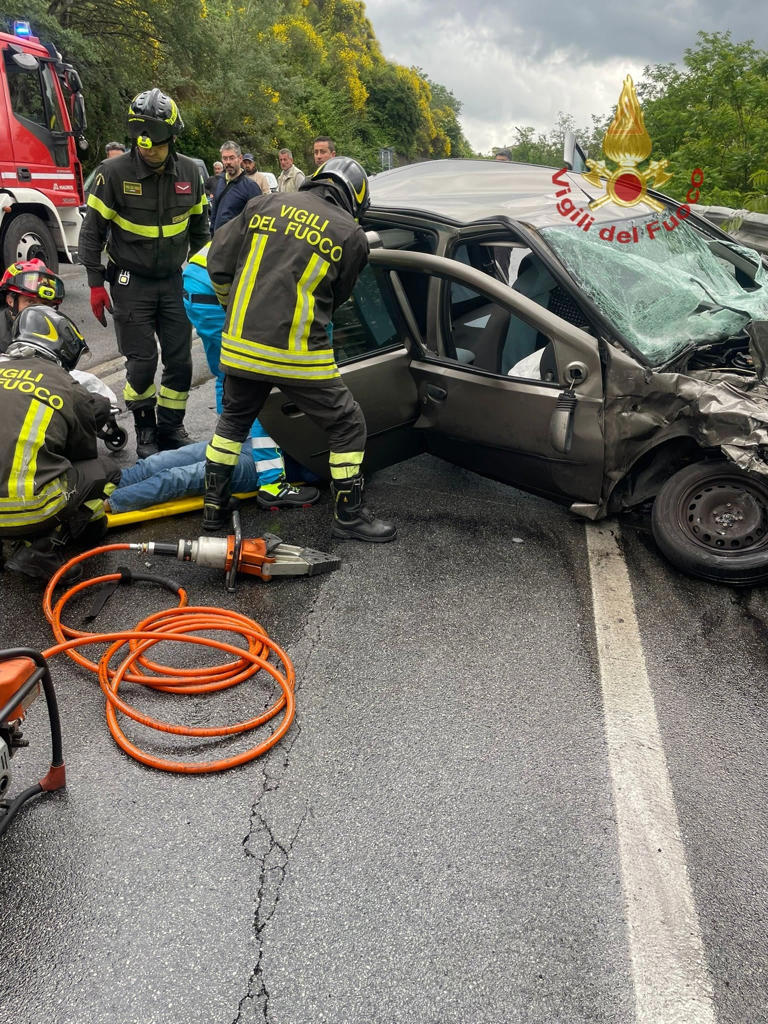 Cosenza, grave incidente sulla SS 107: scontro tra Punto e BMW, due ...