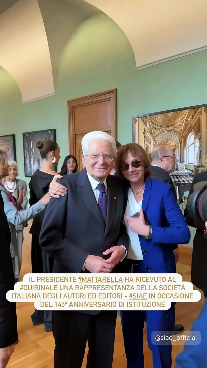 Gianna Nannini bacia il presidente della Repubblica Sergio Mattarella