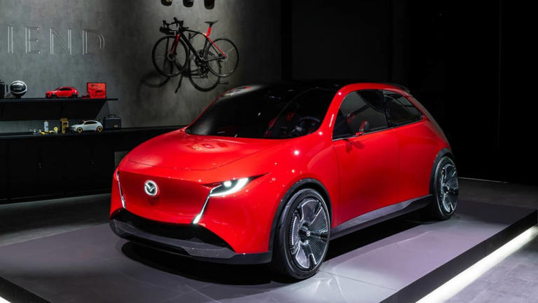 Mazda confirms a new CX-3 as its smallest SUV lives on