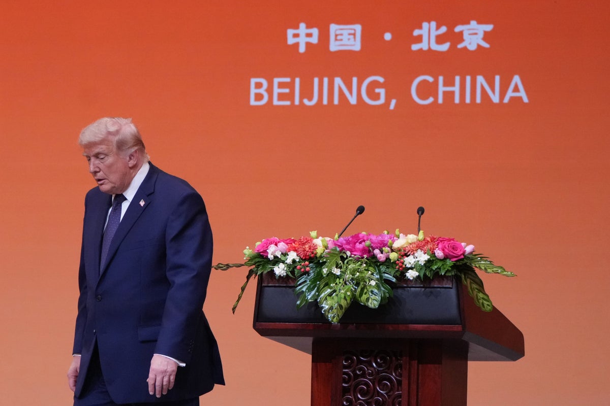 Trump manages to avoid contention during banquet hall speech in China
