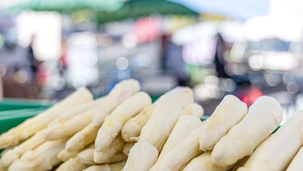 May brings peak produce, fresh décor ideas, and spice health insights