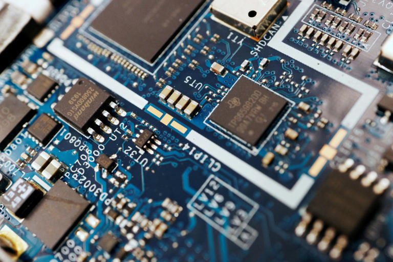 Stanley Druckenmiller's semiconductor picks are crushing the market ...