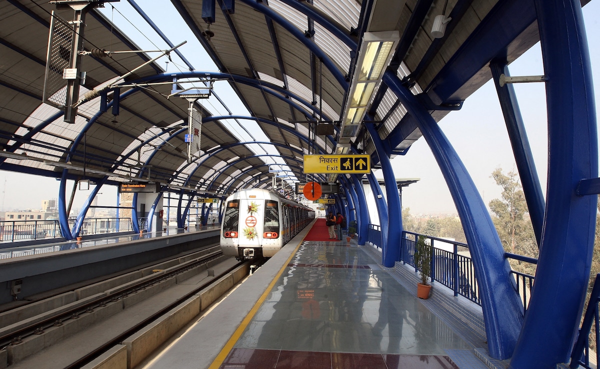 Delhi Metro to run hydrogen-powered shuttle buses in Central Vista ...