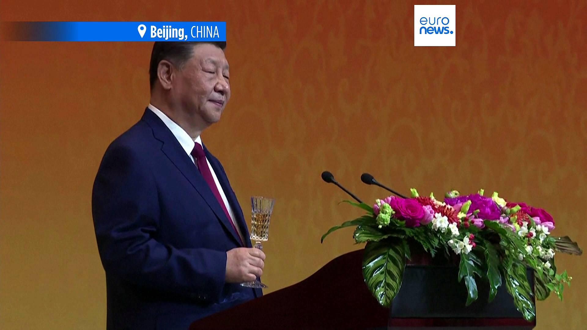 Trump and Xi toast each other at Beijing banquet