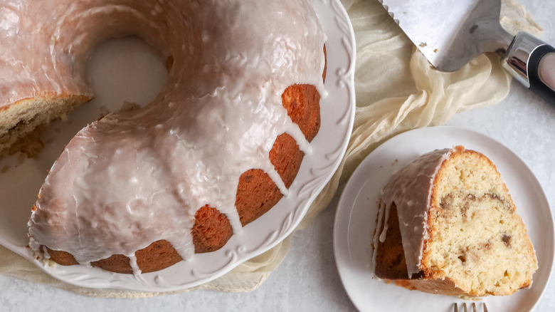 Banana cinnamon roll pound cake recipe