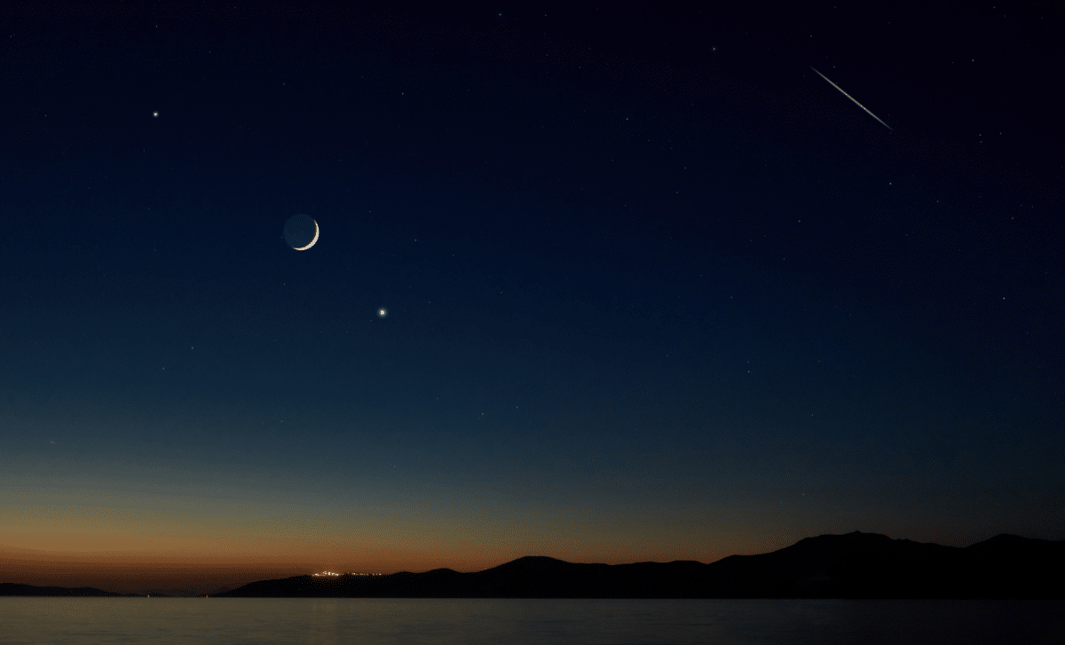 Mars, Saturn and a thin crescent moon will create a stunning dawn ...