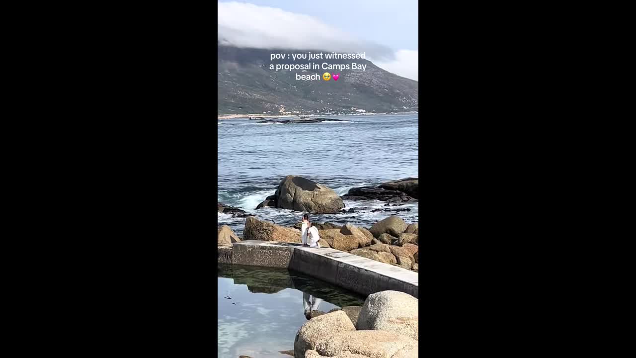 Onlookers burst into song after watching successful proposal in Cape Town
