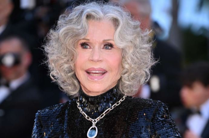 Jane Fonda returns to the red carpet for the first time after the death ...
