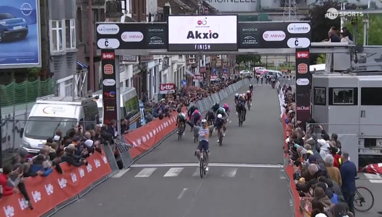 Circuito di Vallonia 2026, volata imperiosa di Riley Sheehan!