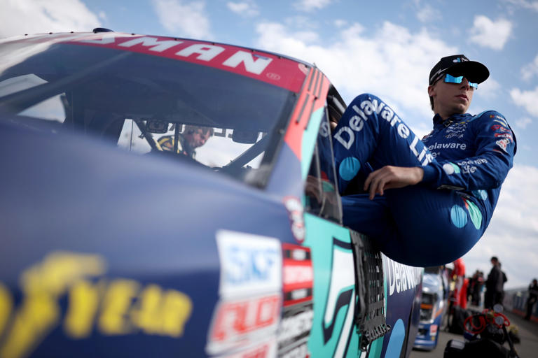 NASCAR silly season tracker: Who's staying put & who's moving on?
