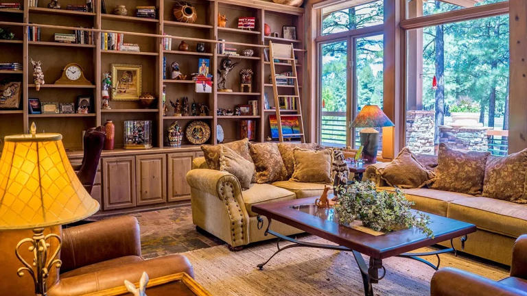 4 things middle-class families keep in their homes that wealthy owners ...