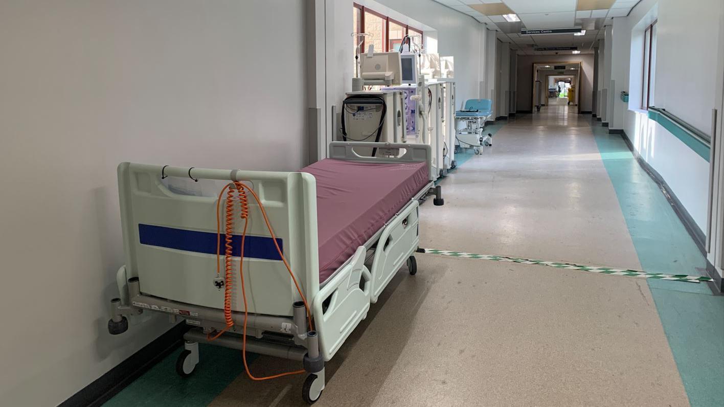 What forced Manx hospital to issue its highest alert?