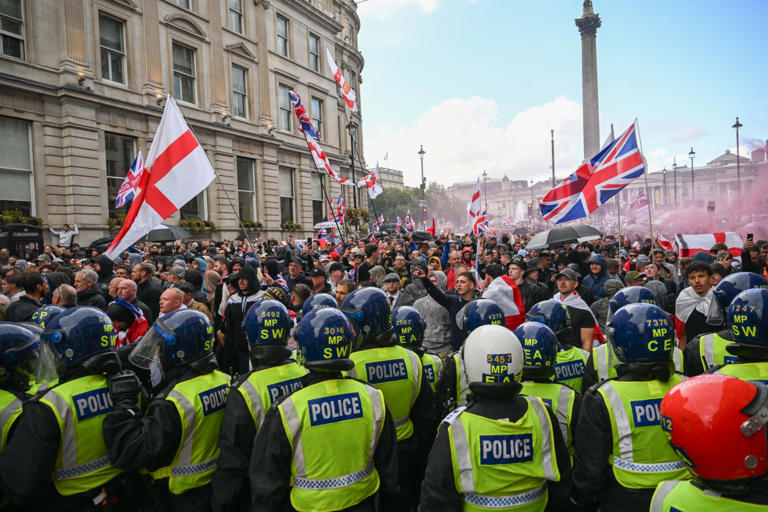 Far-right protestors at Tommy Robinson march detained before it even starts