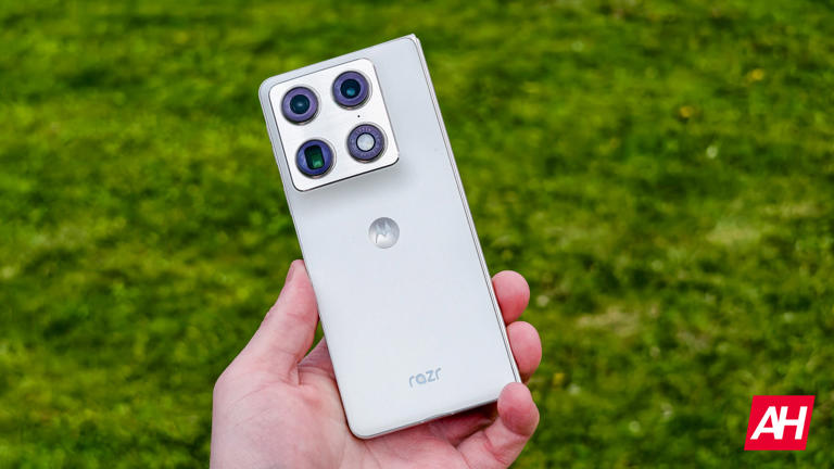 Motorola Razr Fold 2026 deals