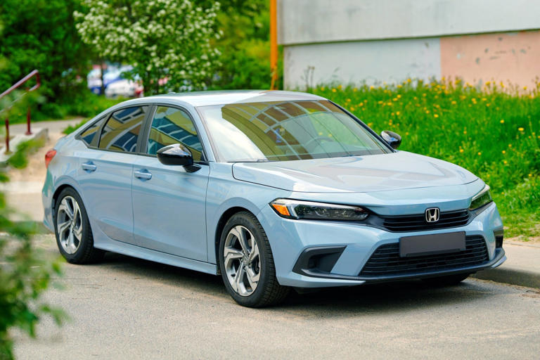 15 cars that hold on to their value best — and 15 that lose the most
