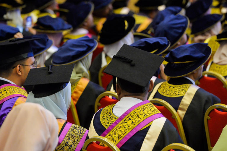 Malaysia opens public university access for tahfiz, UEC, private school ...