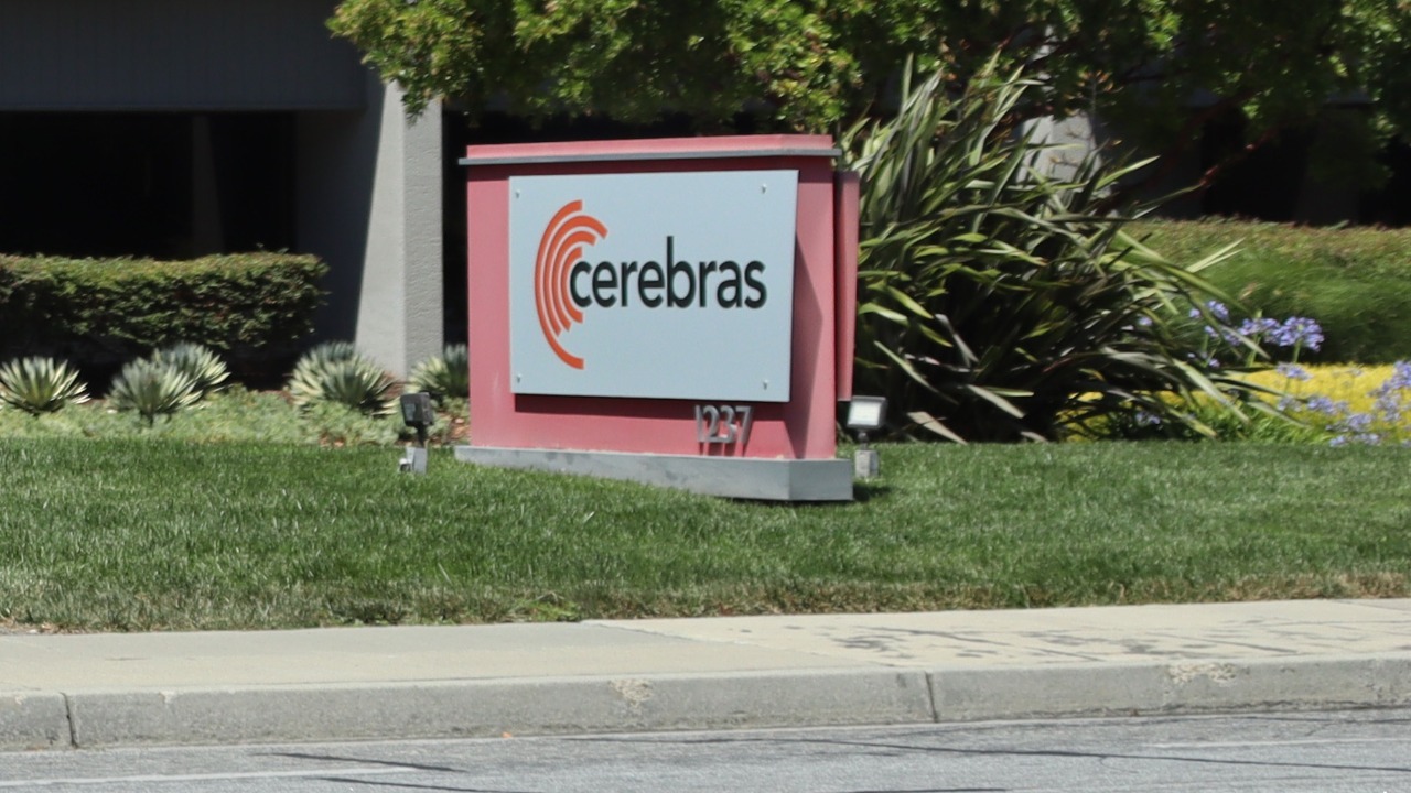 Cerebras prices its IPO at $185 a share — raising $5.55 billion in the ...