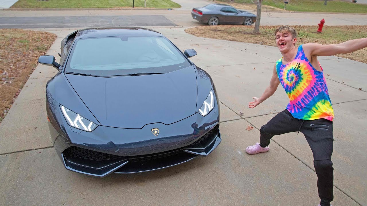 An 18-year-old’s remarkable milestone: The acquisition of a Lamborghini ...