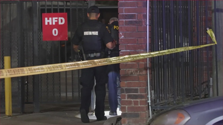 Police find man shot to death outside southwest Houston apartment ...