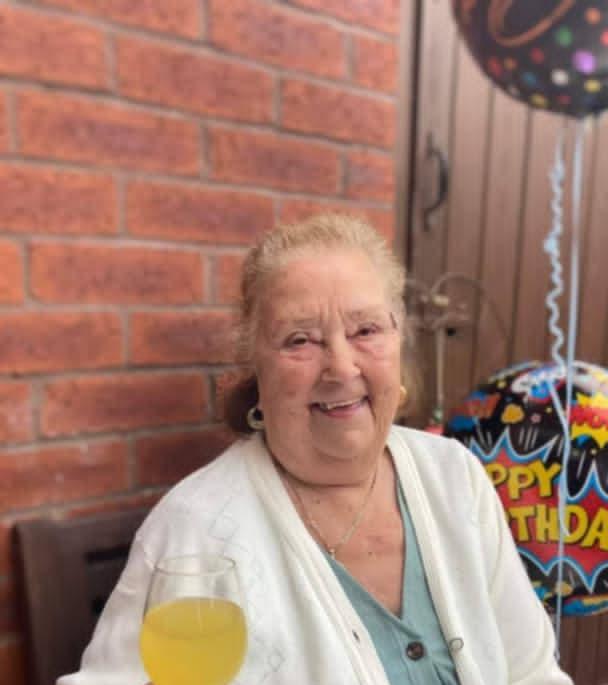 Obituary: Rugby mourns loss of treasured family queen who had a heart ...