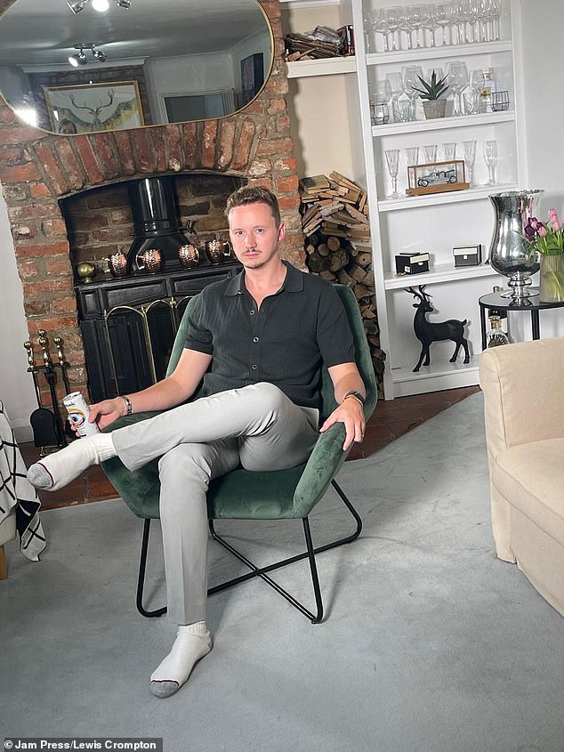 Millionaire on Rich House, Poor House helps co-star clear £12,000 debt ...
