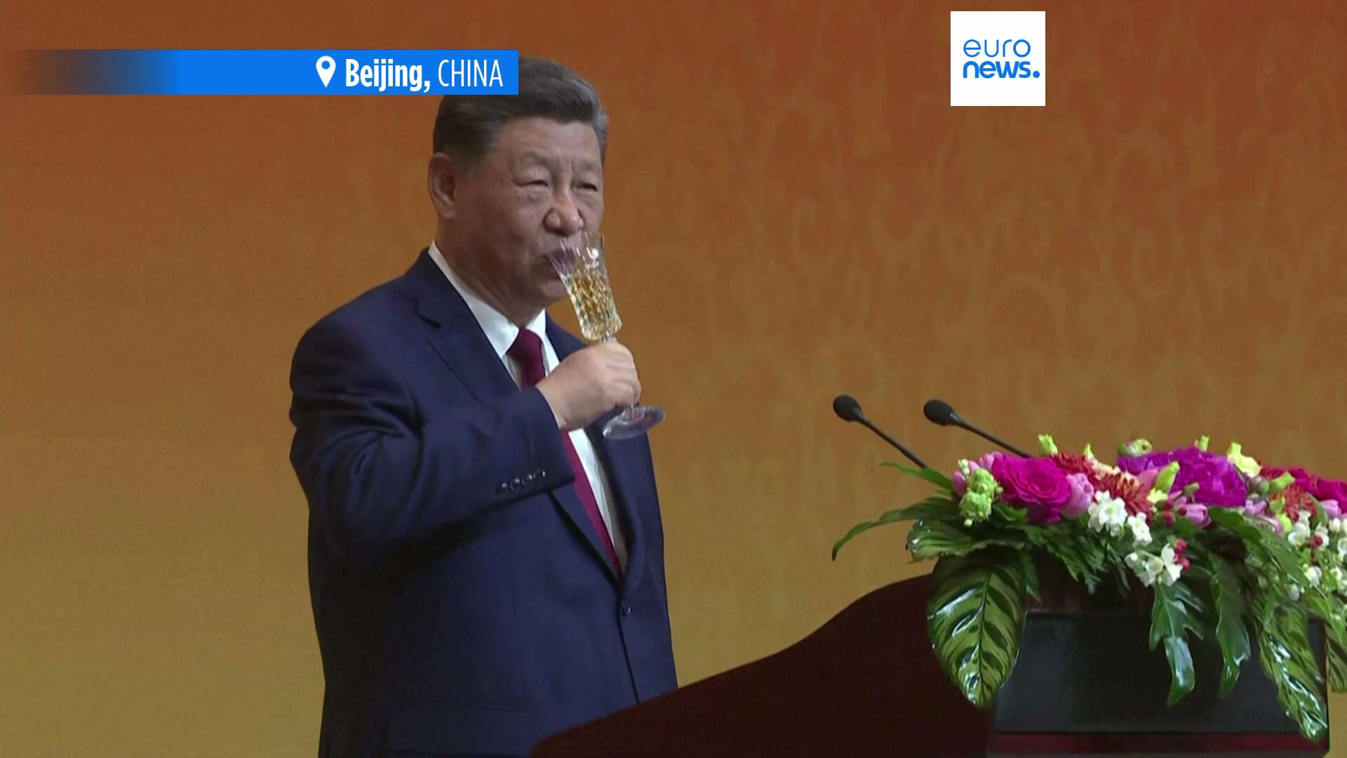 Trump and Xi toast each other at Beijing banquet