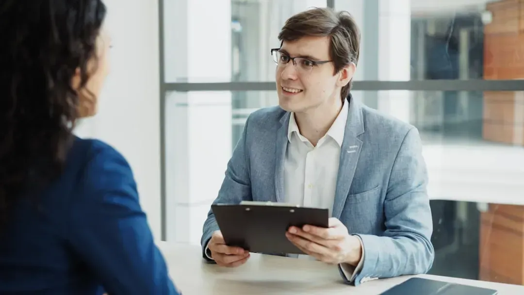 12 interview mistakes that instantly trigger red flags for hiring ...