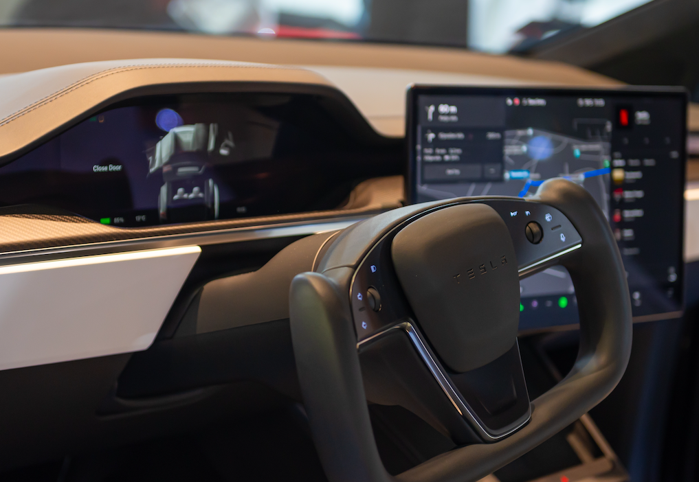 Les policiers le surprennent en train de regarder Netflix au volant de ...